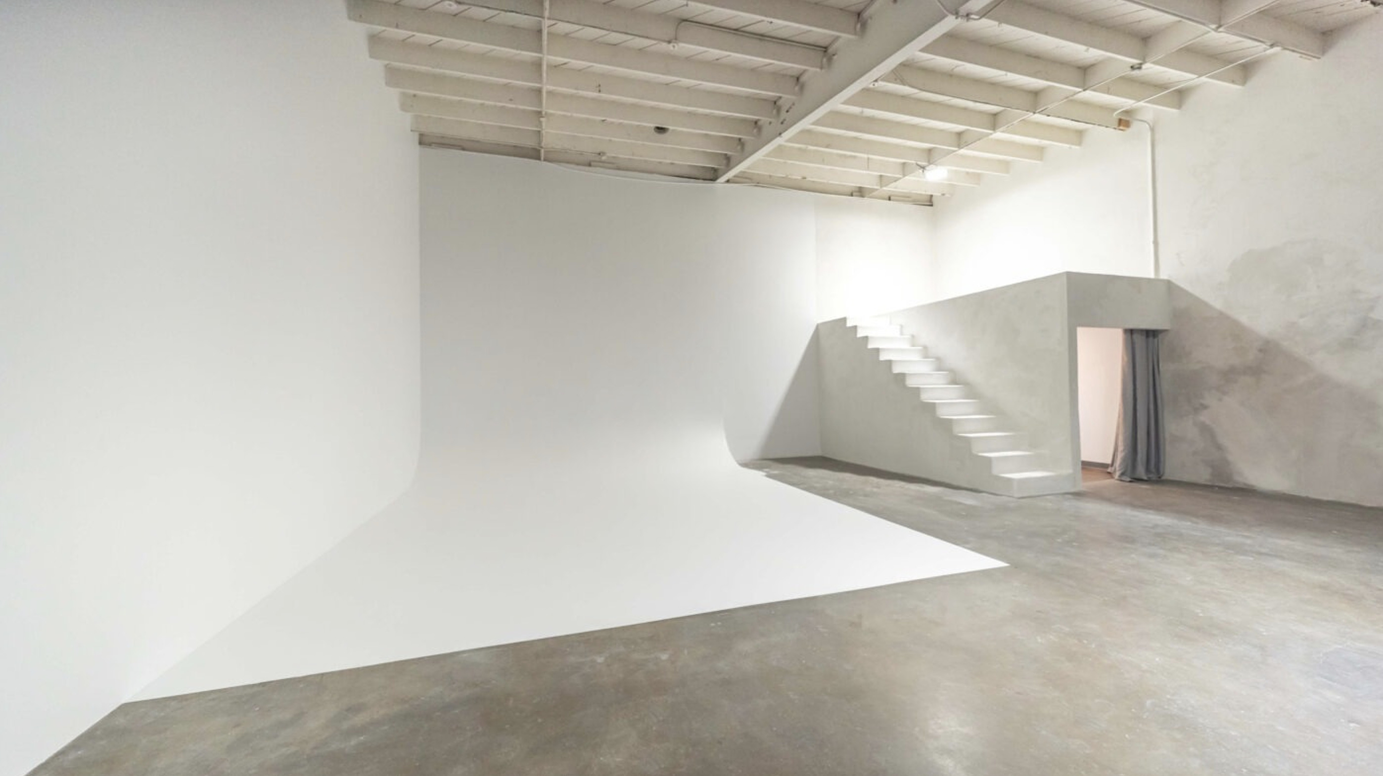 Space For Arts - Yukon 2 - Cyc + White Steps