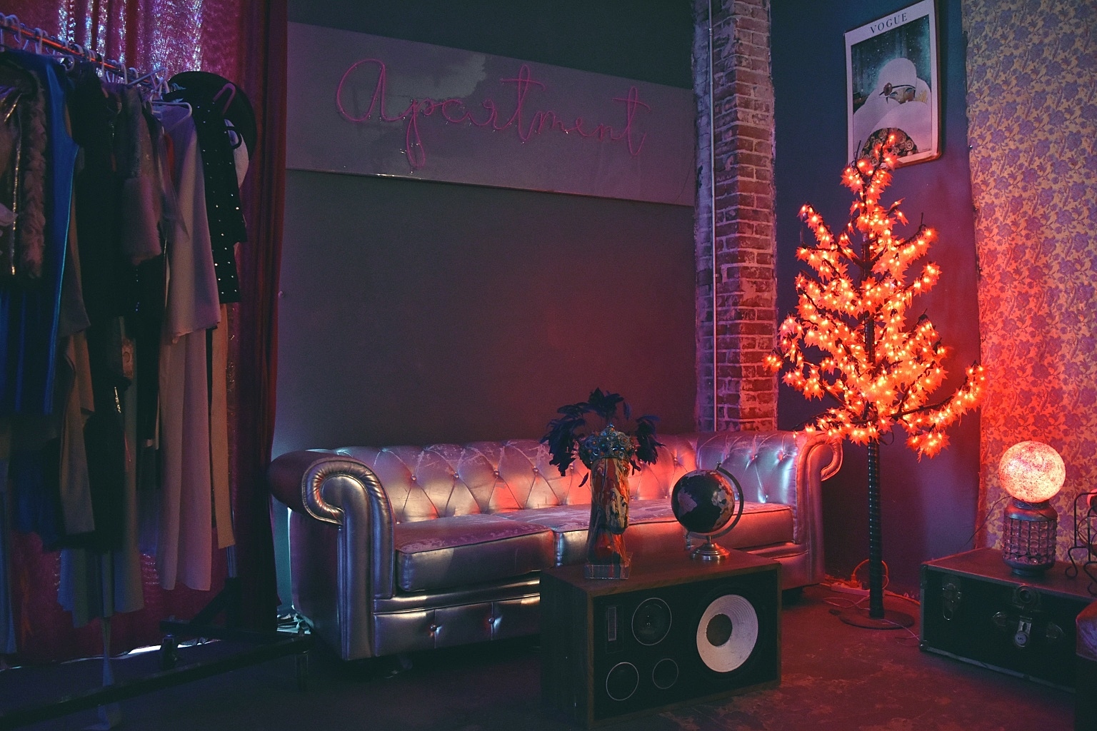 Space For Arts - Rustic Art Studio/Cozy Loft with Brick Walls and Props