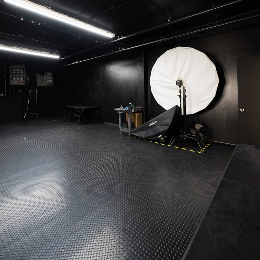 Space For Arts - NY Astoria Studio 4 - Blackout